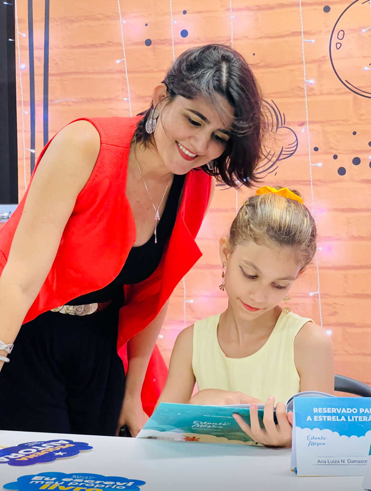 Conheça o case de sucesso do Colégio Helyos com a Estante Mágica